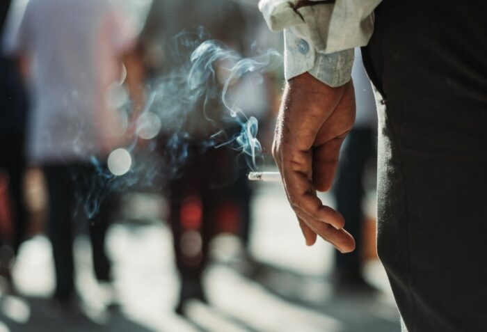 Zorgen om schade van roken en vapen in samenleving - ggz.nl